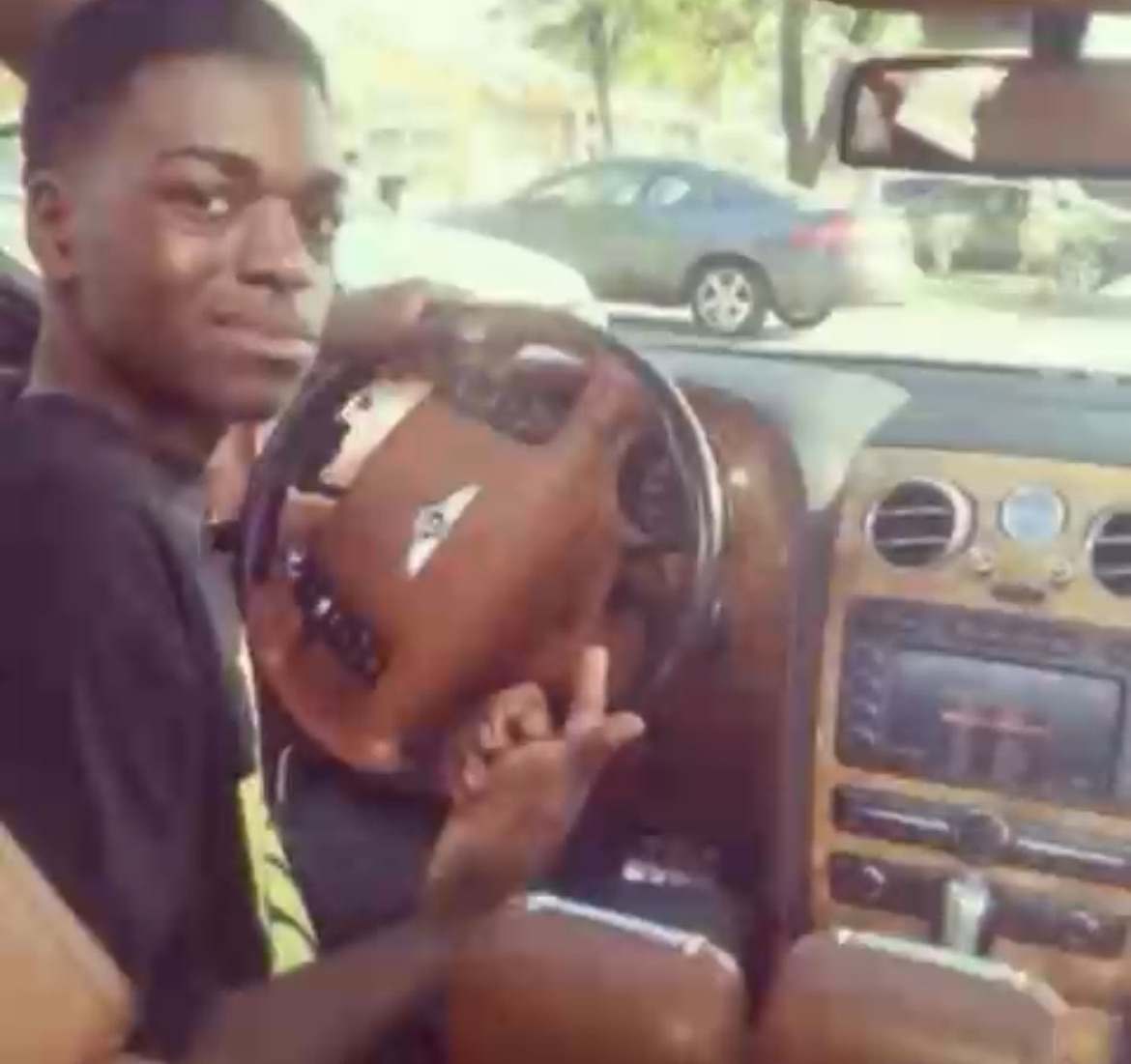 Can i report some shytty game 💔 - HarsizStudioz