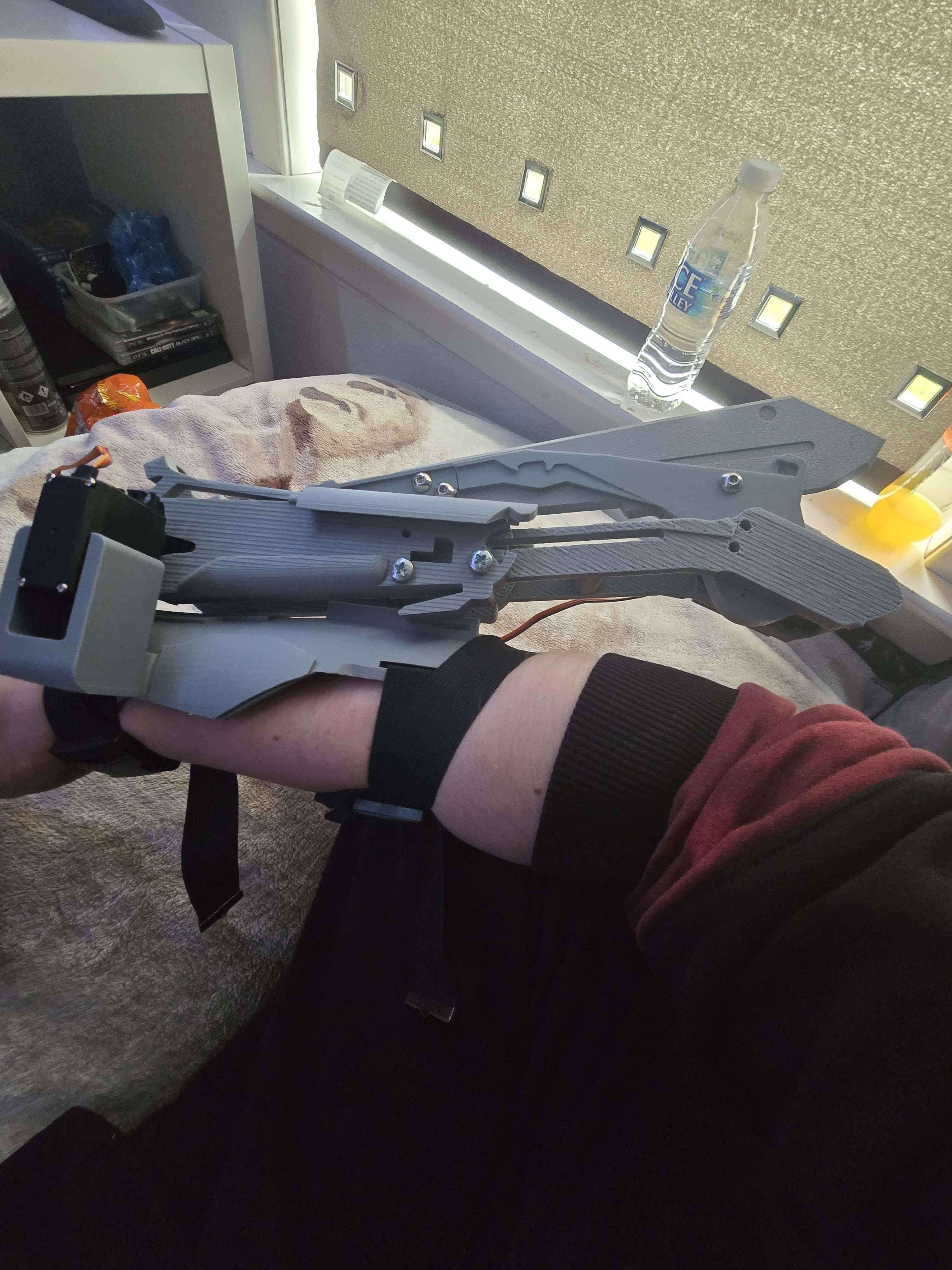 How did i fry my arduino 😭 I followed this diagram its a 6v battery ...